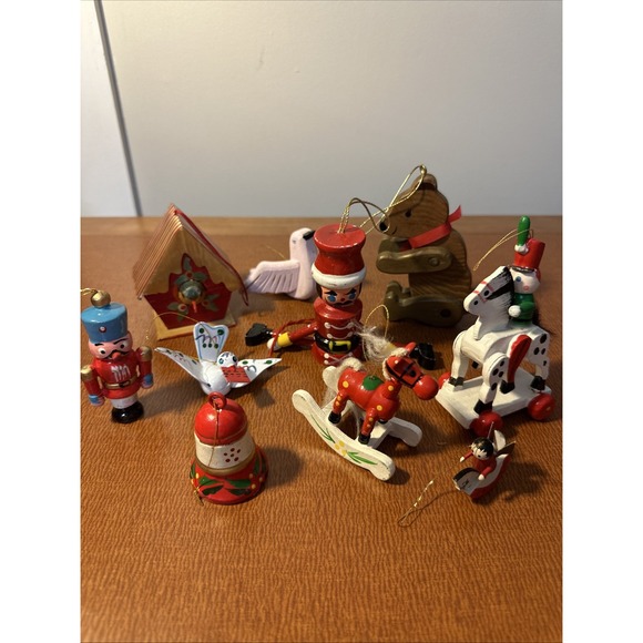 The Unbranded Brand | Holiday | Vtg Wooden Handpainted Christmas ...